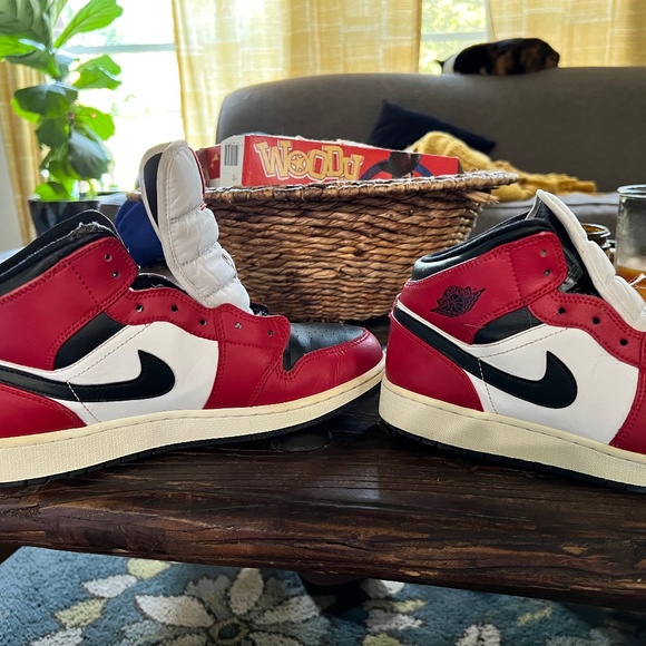 Nike | Shoes | Jordan Mid Chicago Black Toe | Poshmark